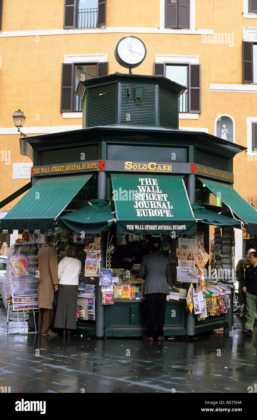 Newspaper kiosk in italy hi-res stock photography and images - Alamy