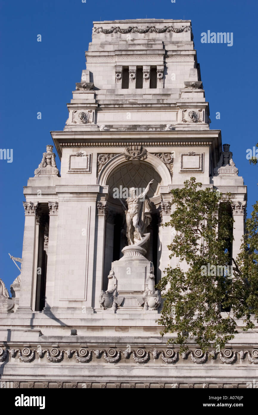 Detail of the building Ten Trinity square London UK, with statue of Old ...
