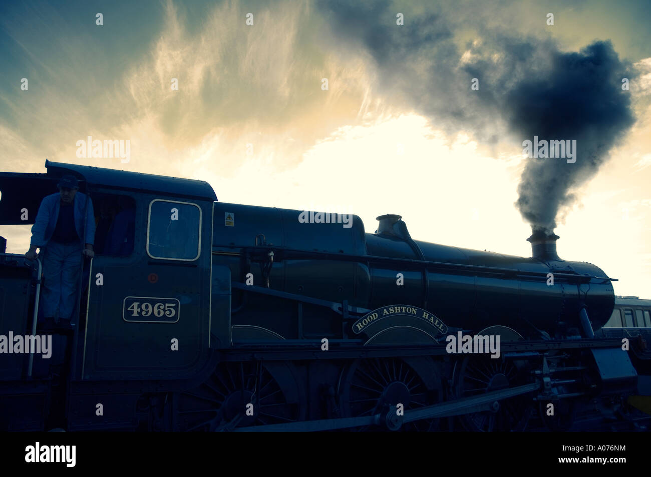 Rood Ashton Hall 4965 Hall Class steam locomotive Stock Photo - Alamy