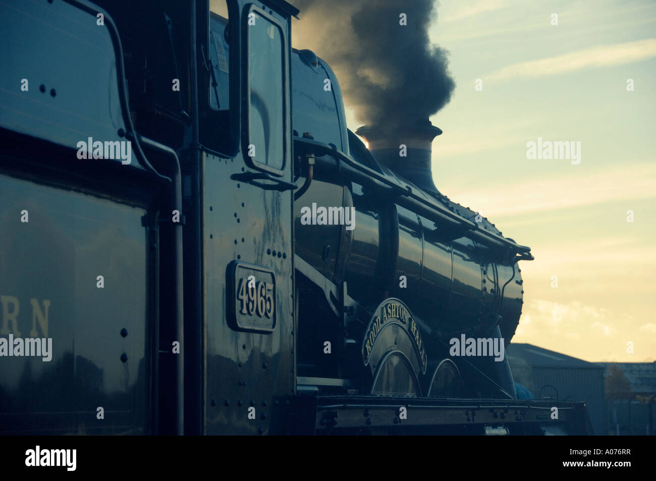 Rood Ashton Hall 4965 Hall Class steam locomotive Stock Photo - Alamy
