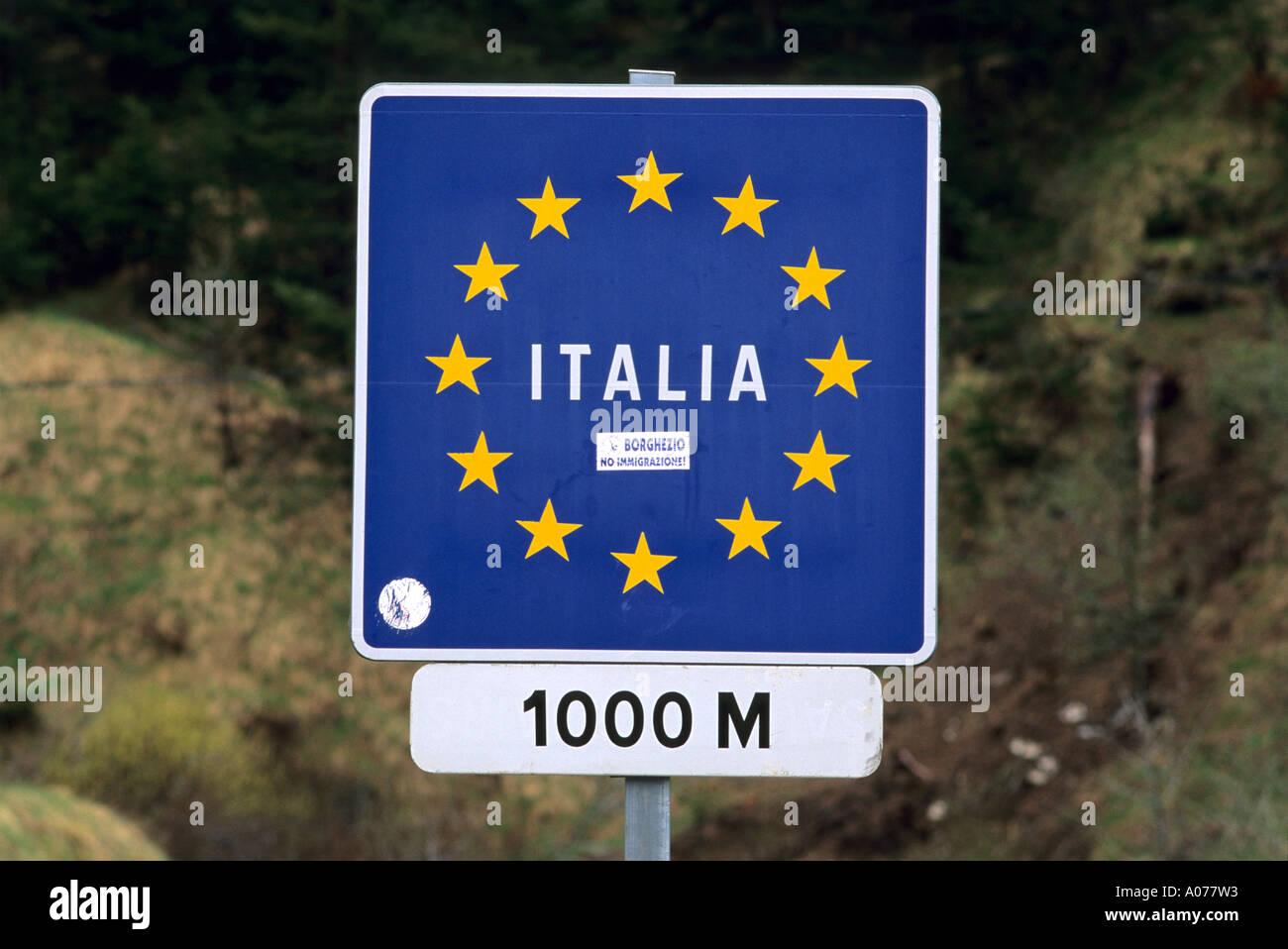 Italy border sign with the European Union Flag Stock Photo - Alamy