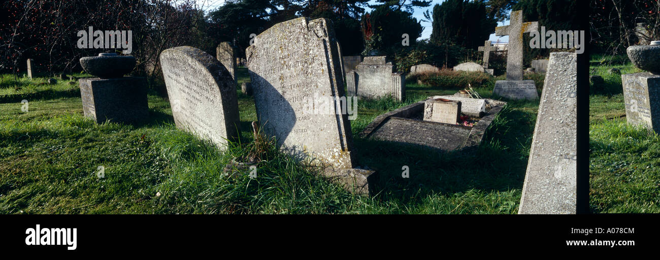 British graveyard hi-res stock photography and images - Alamy