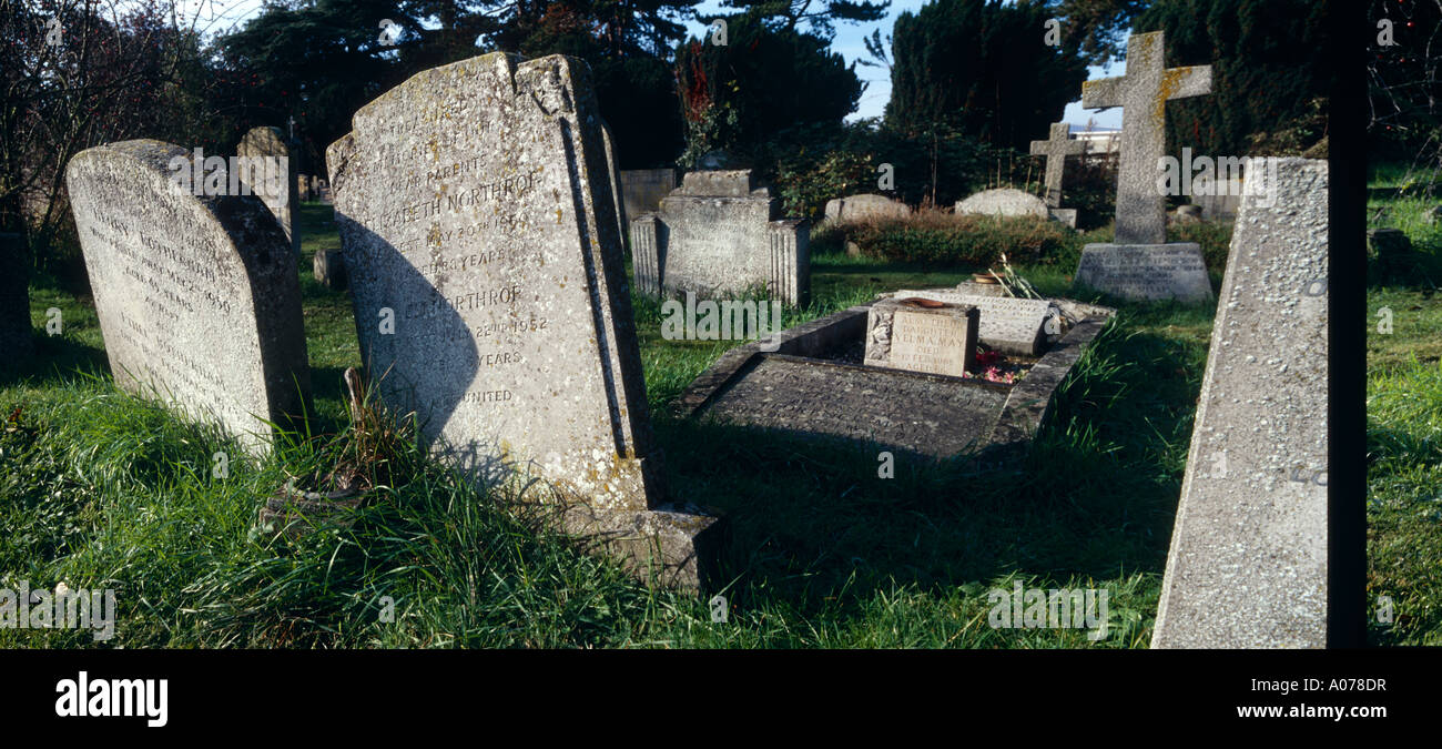 British graveyard hi-res stock photography and images - Alamy