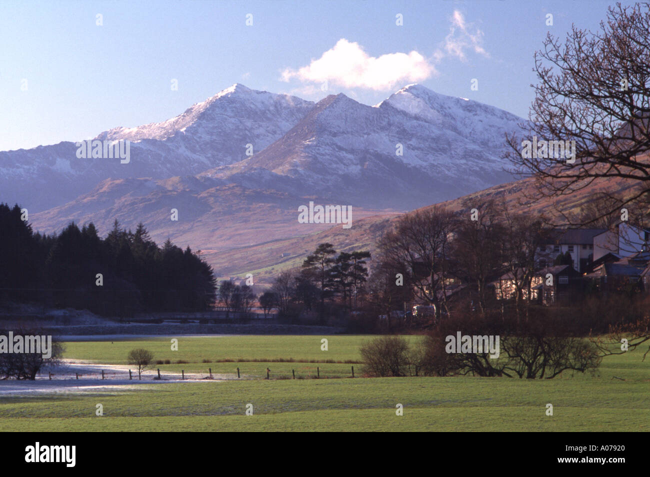Snowdon railway winter hi-res stock photography and images - Alamy