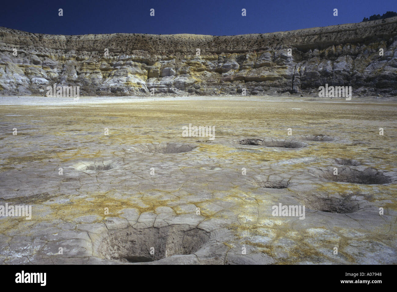 Semi active volcano hi-res stock photography and images - Alamy