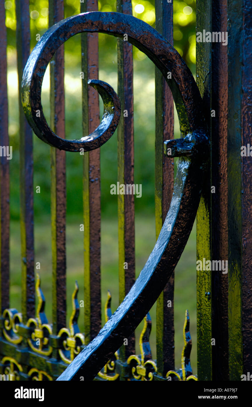 Curly wrought iron hi-res stock photography and images - Alamy