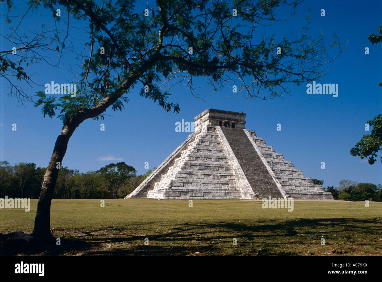 el casillo chichen Itza Mexico Stock Photo - Alamy