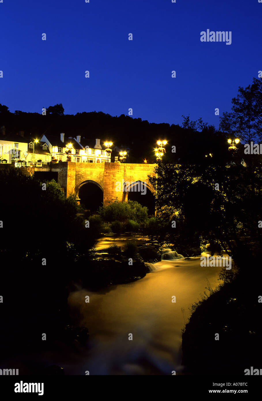 Llangollen Bridge and River Dee at night One of Seven Wonders of Wales ...