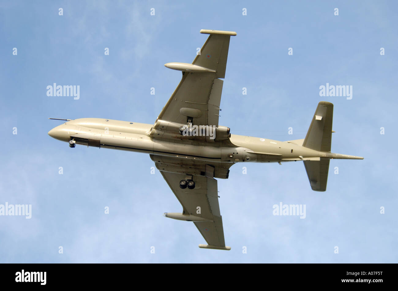 Raf nimrod mr2 reconnaissance aircraft hi-res stock photography and ...