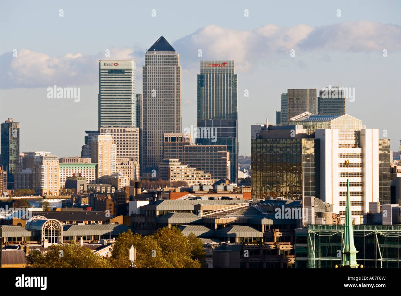 Hsbc canary wharf clouds hi-res stock photography and images - Alamy