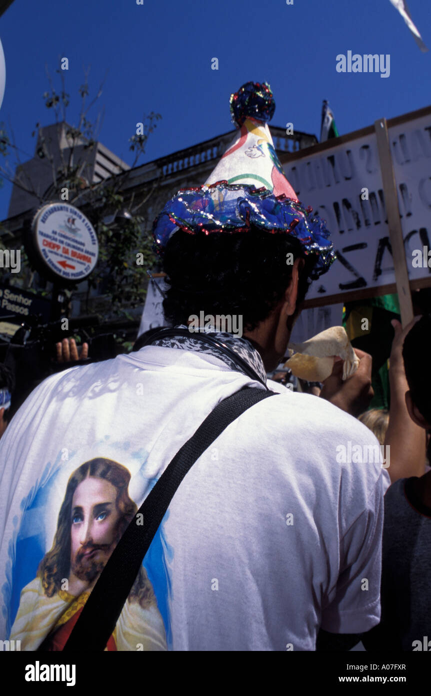 Arab community in Rio and local population demonstrates against race ...