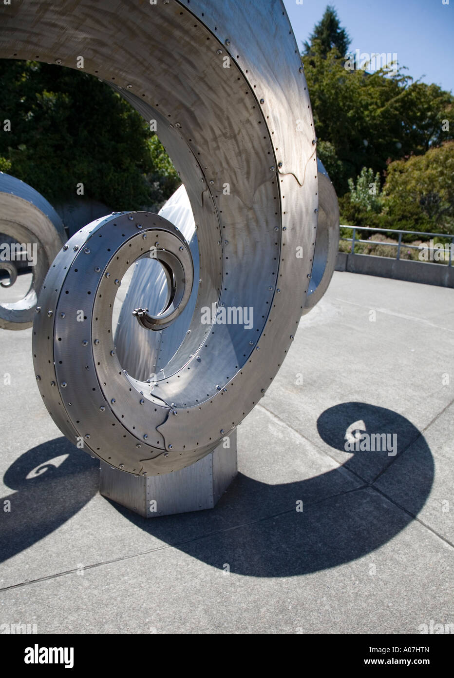 Metal sculpture in seattle art hi-res stock photography and images - Alamy