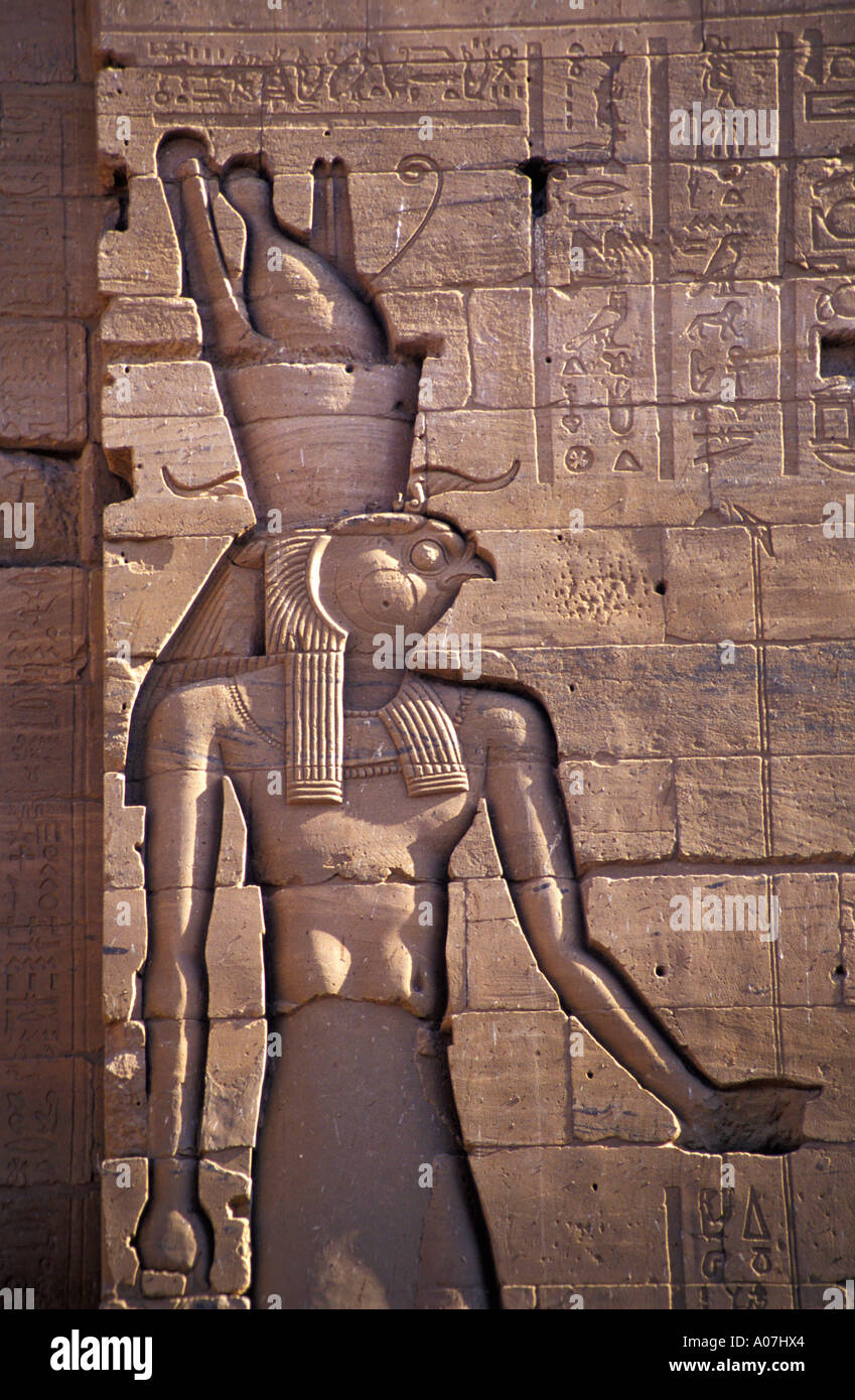 Hathor and horus hi-res stock photography and images - Alamy