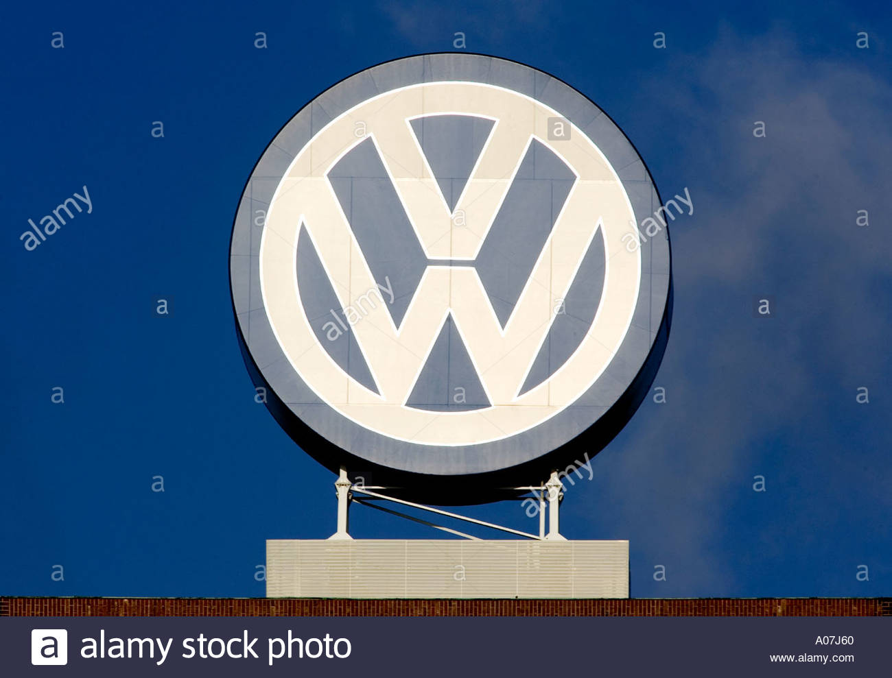Volkswagen Logo Stock Photos & Volkswagen Logo Stock Images - Alamy