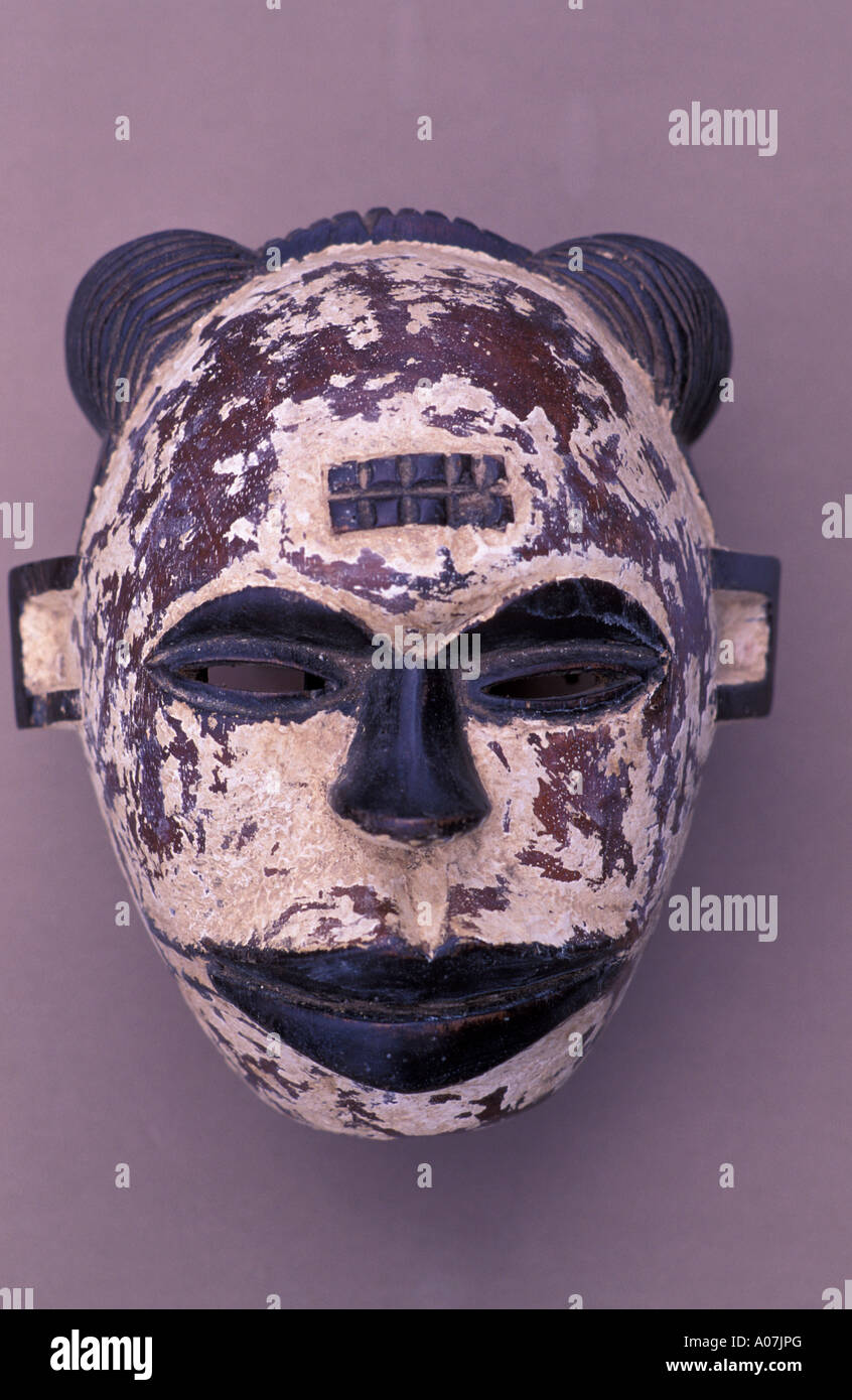 African mask, Angola Stock Photo - Alamy