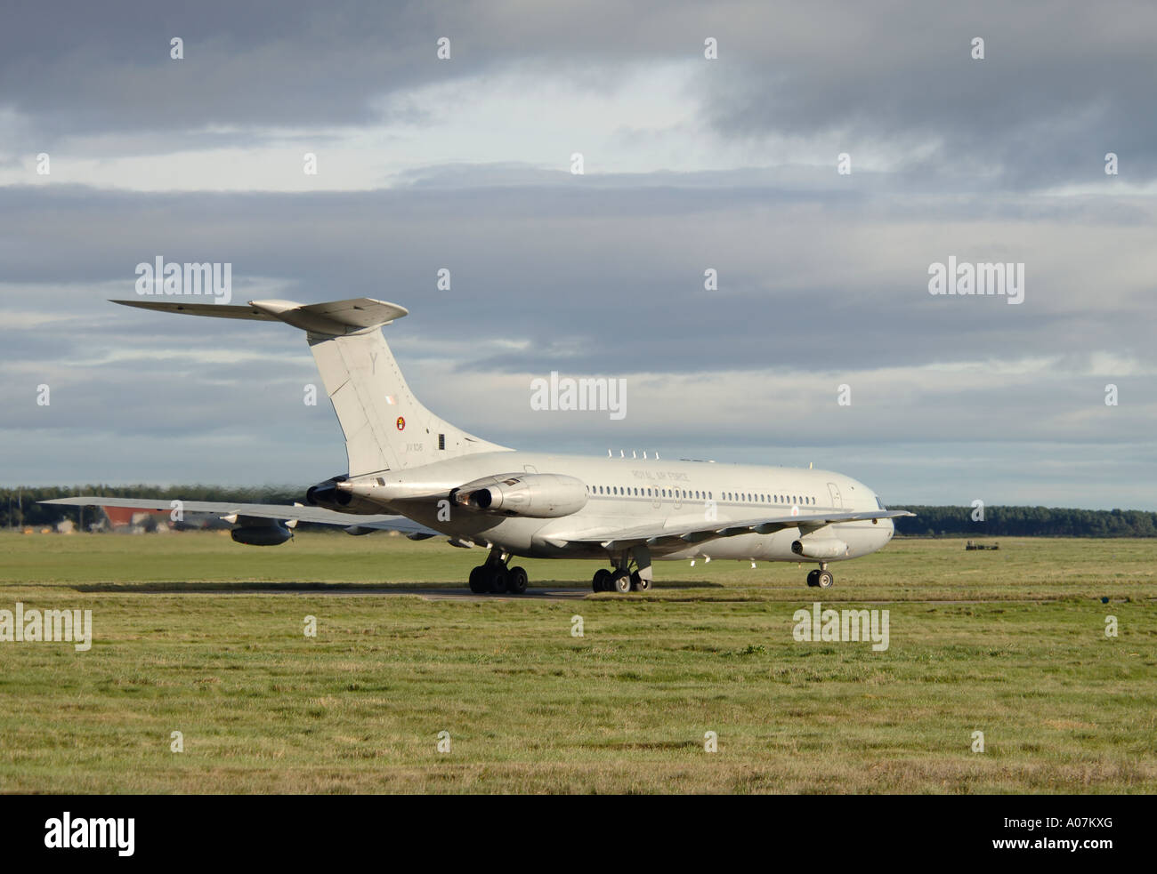 Raf vickers vc10 tanker aircraft hi-res stock photography and images ...