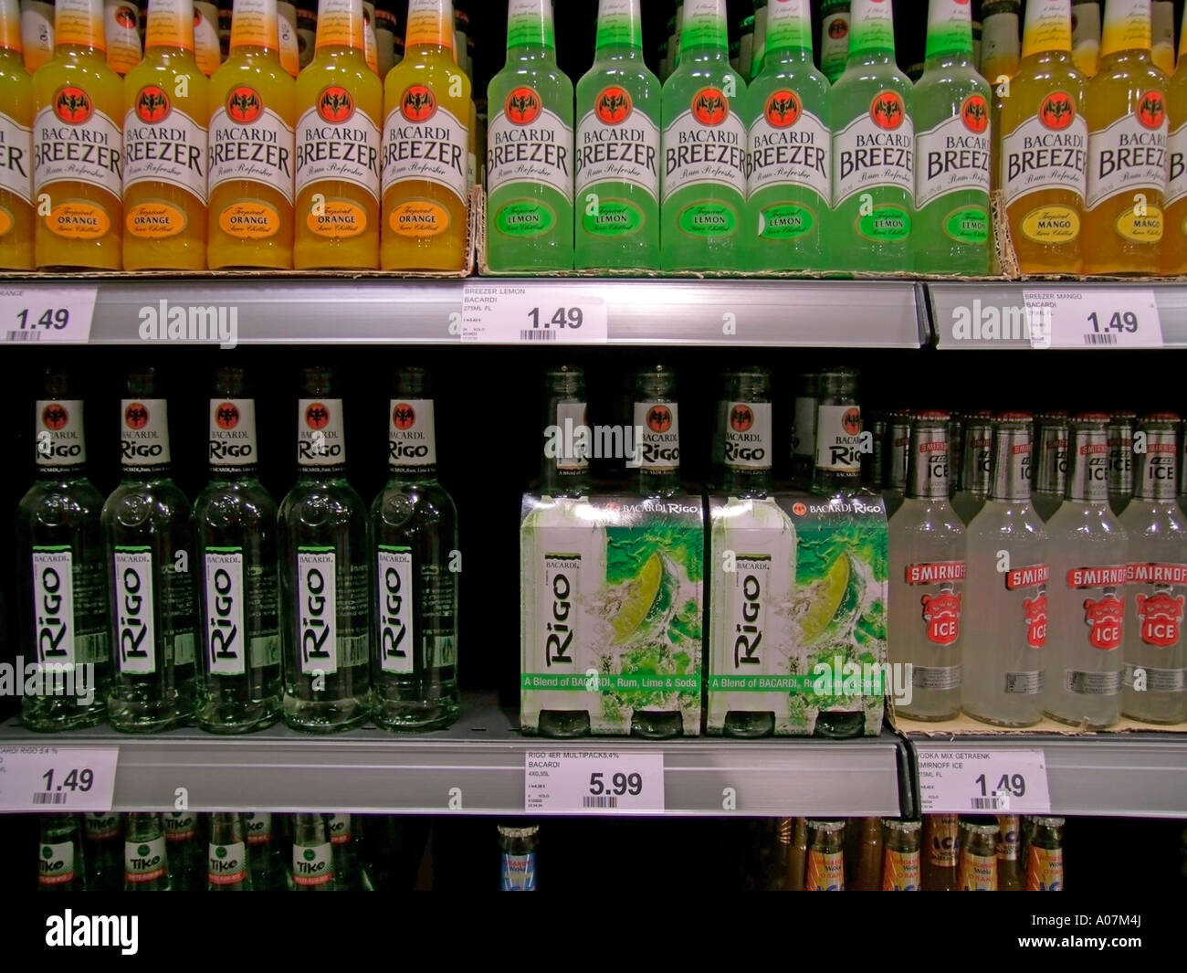 Alcopops shelves hi-res stock photography and images - Alamy