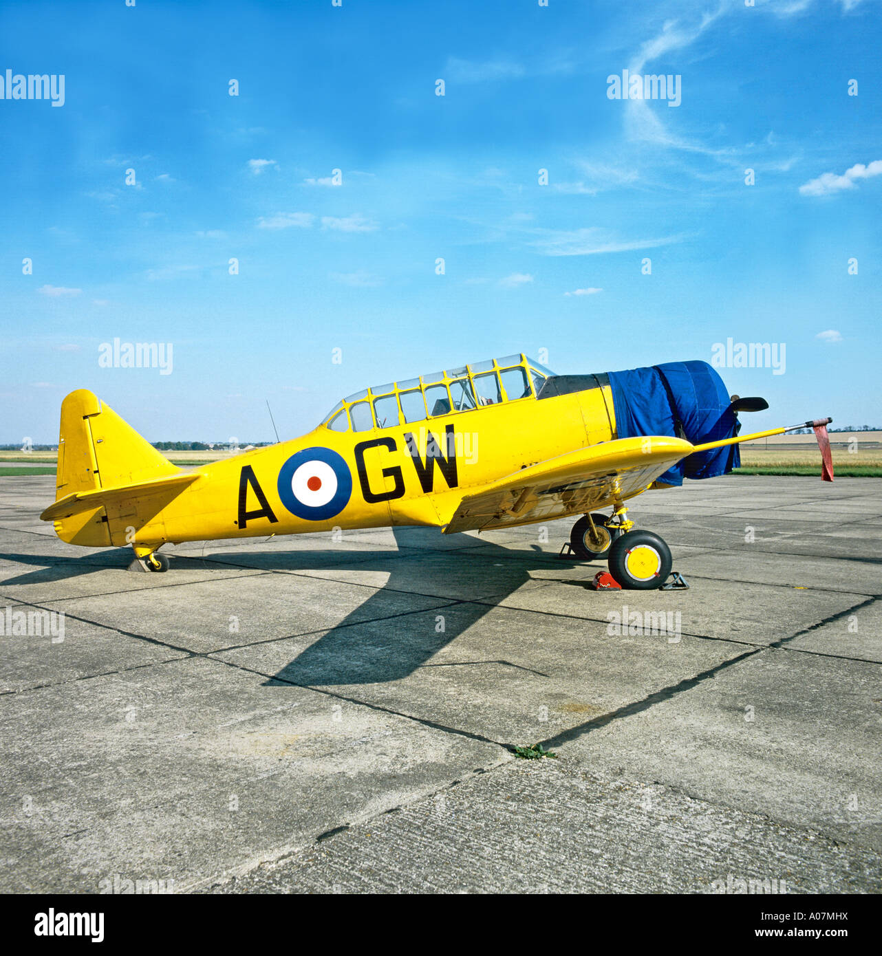 Harvard aeroplane aircraft plane hi-res stock photography and images ...