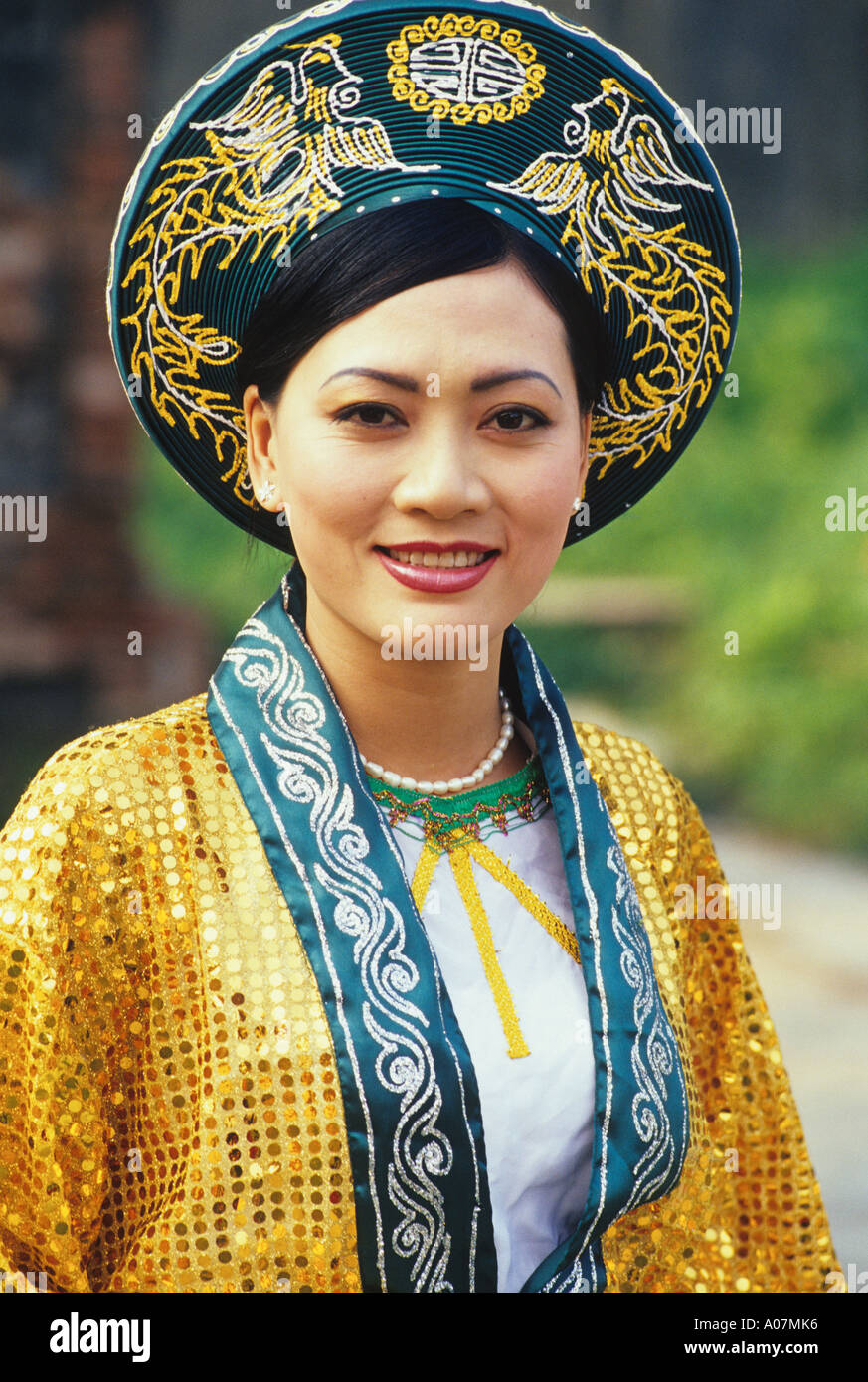 Female singer classical hi-res stock photography and images - Alamy