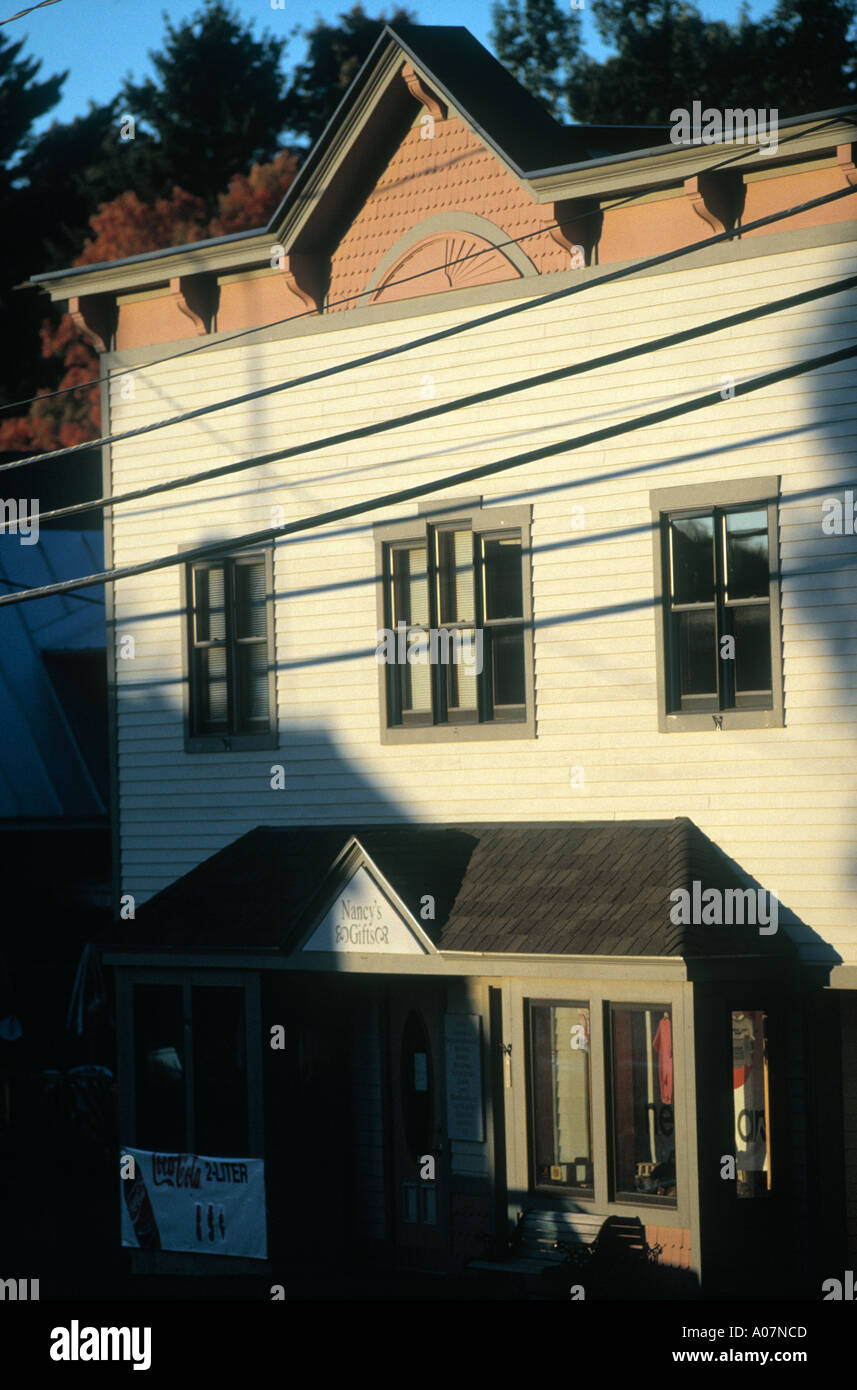 Classic new american house exterior hi-res stock photography and images ...