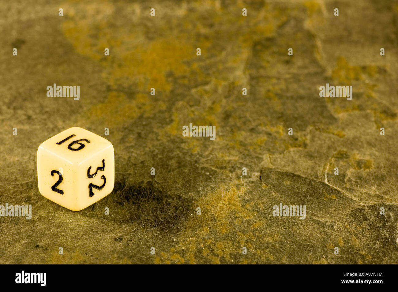 Single dice hi-res stock photography and images - Alamy