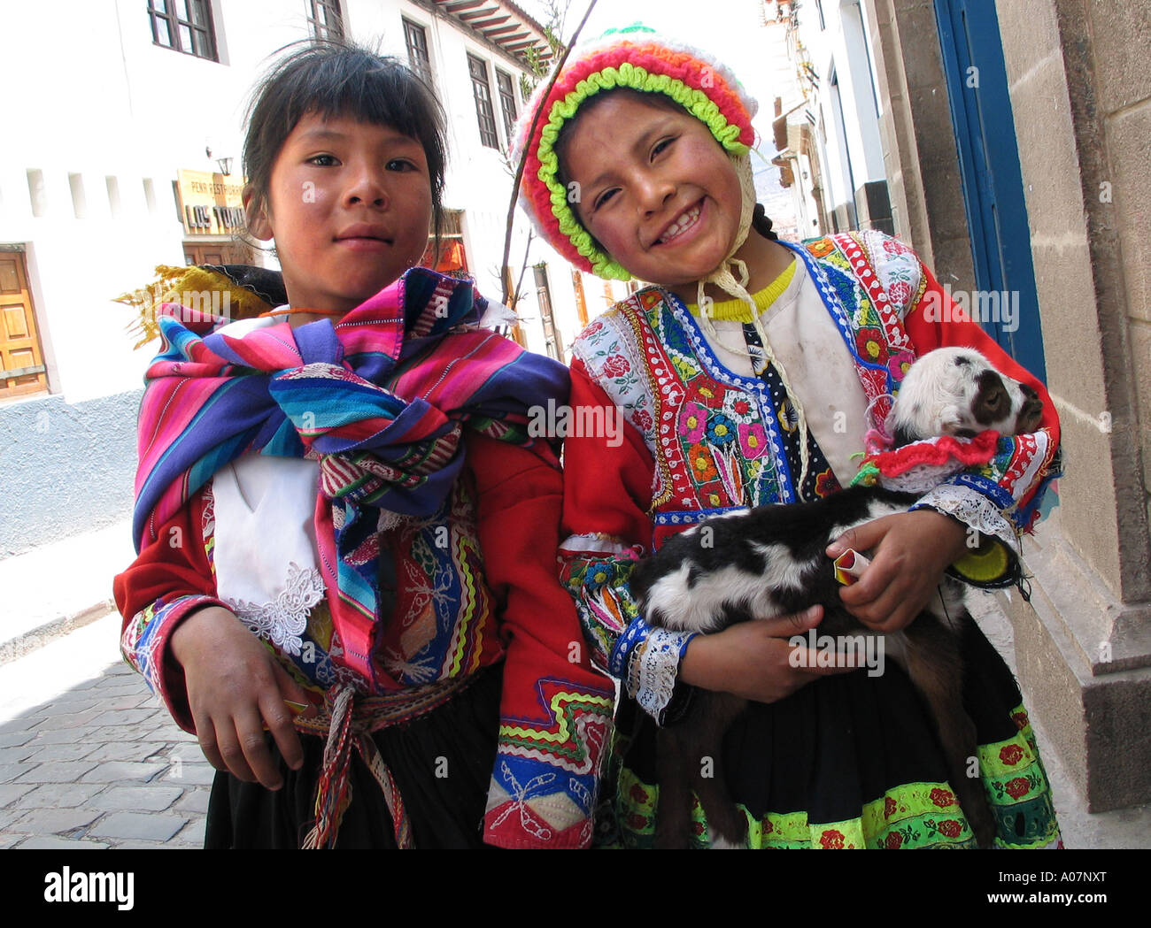 Peruvian girls hi-res stock photography and images - Alamy