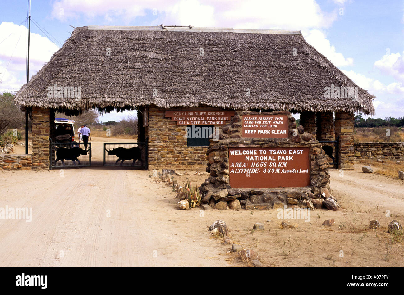 Safari park gate hi-res stock photography and images - Alamy