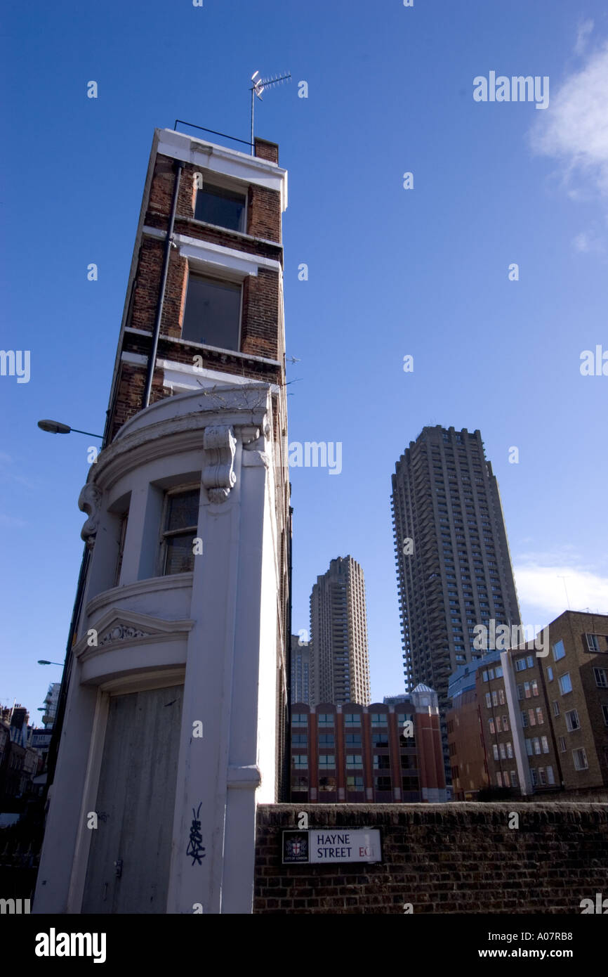 Thin building in charterhouse square hi-res stock photography and ...