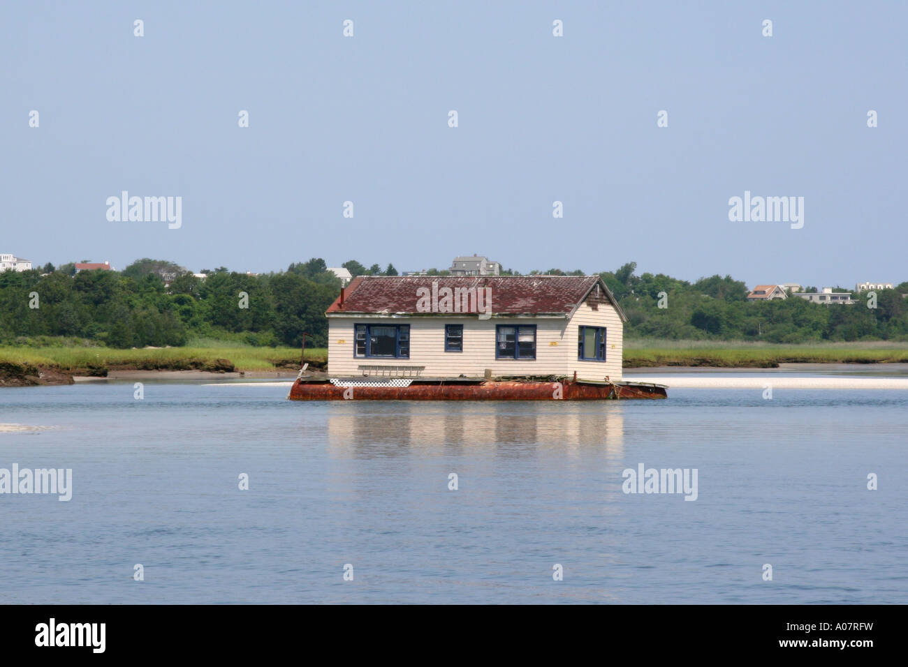 Homes afloat hi-res stock photography and images - Alamy
