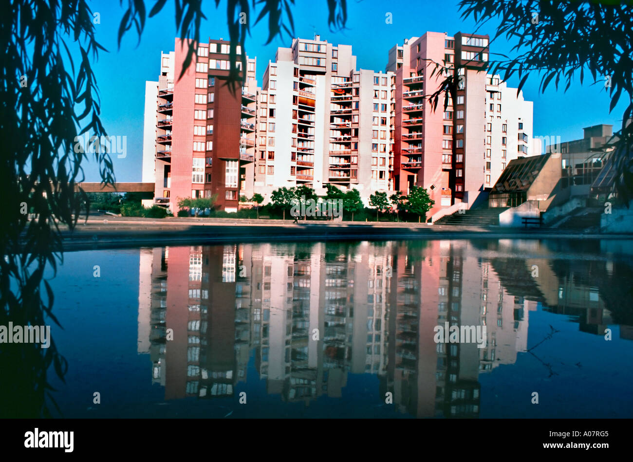 French Architecture, Evry, France, Paris 1960s Suburbs "Les Tourelles ...