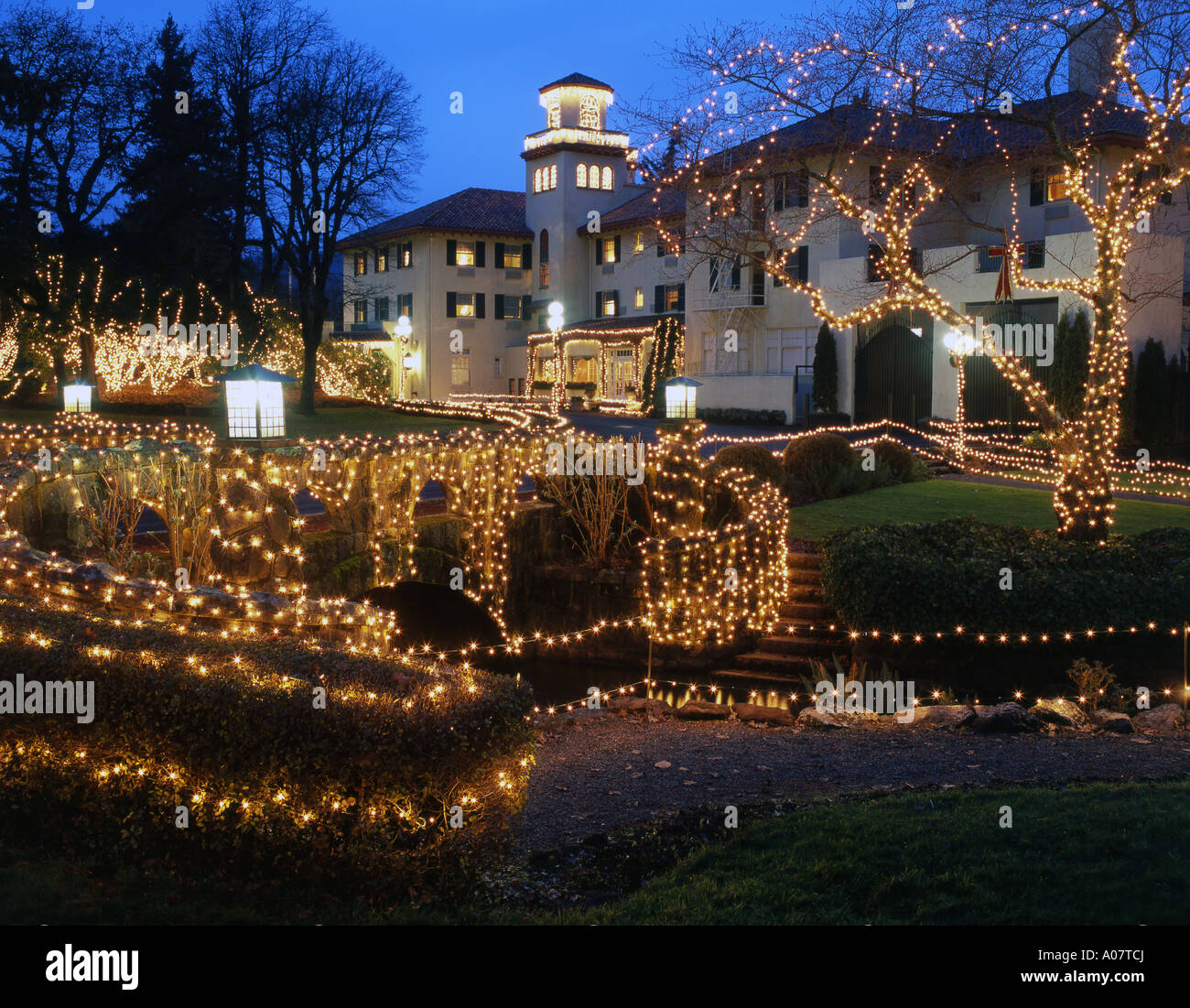 Columbia gorge hotel hi-res stock photography and images - Alamy