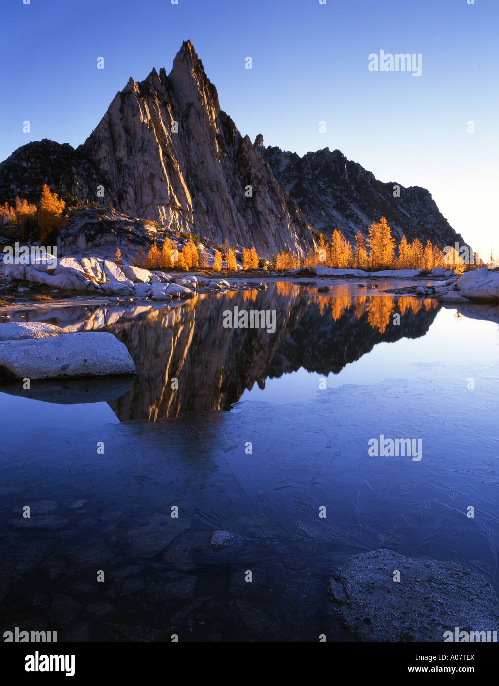 Gnome tarn and prusik peak hi-res stock photography and images - Alamy