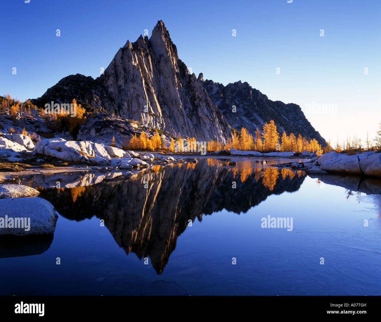Washington's Prusik Peak reflects into Gnome Tarn Stock Photo - Alamy