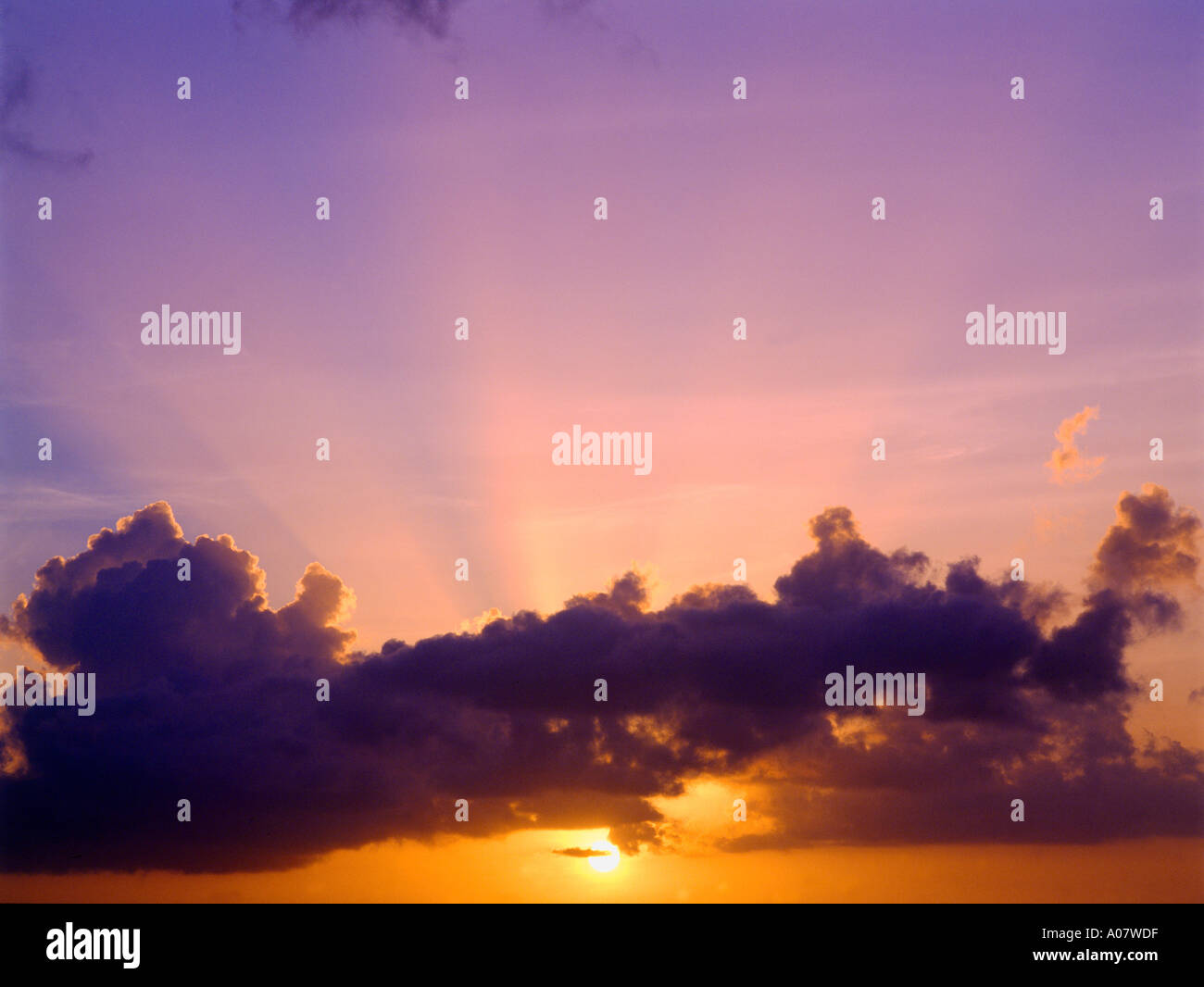 Sun rays bursting through clouds hi-res stock photography and images ...