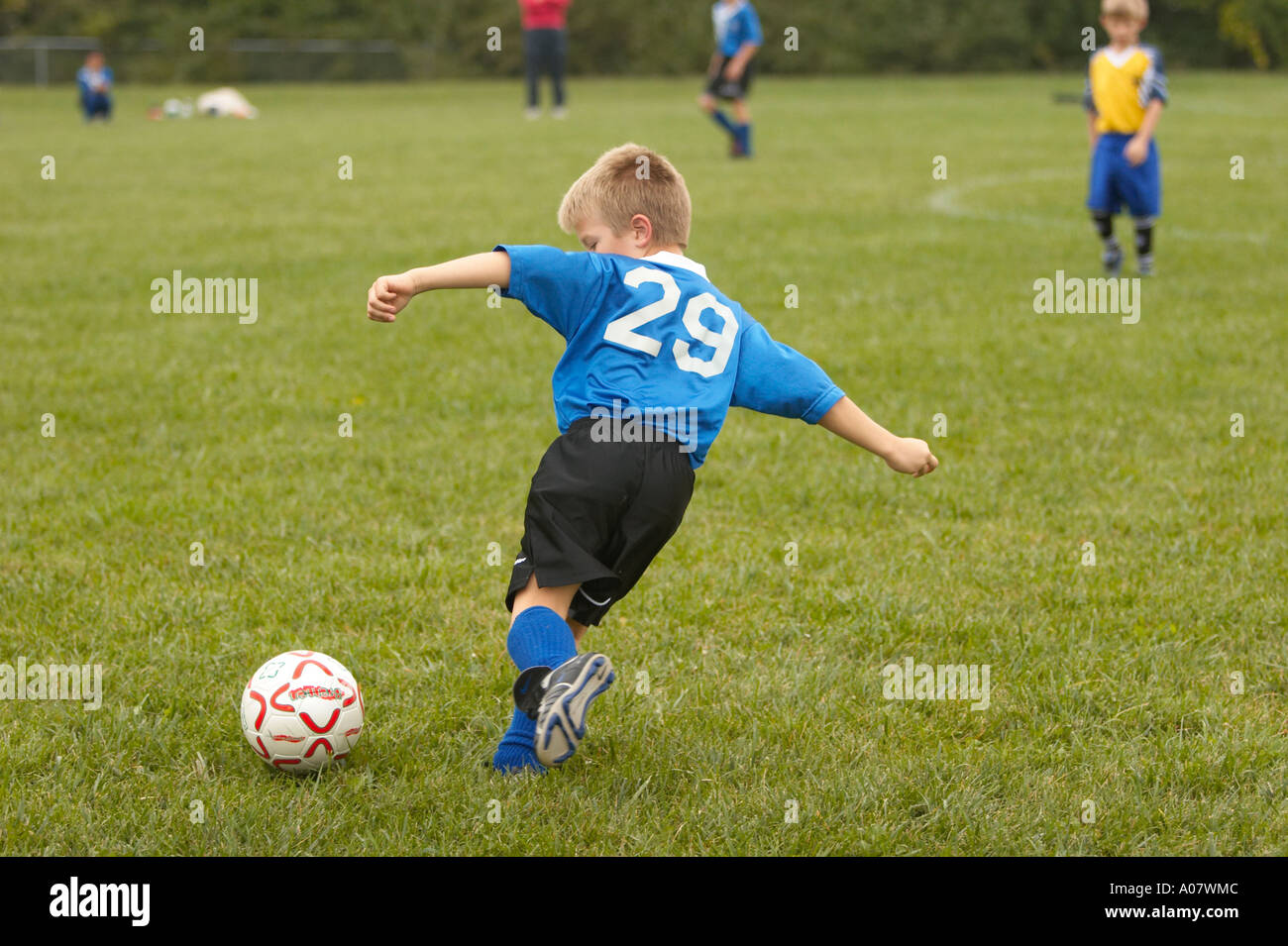 Young lads playing football hi-res stock photography and images - Alamy