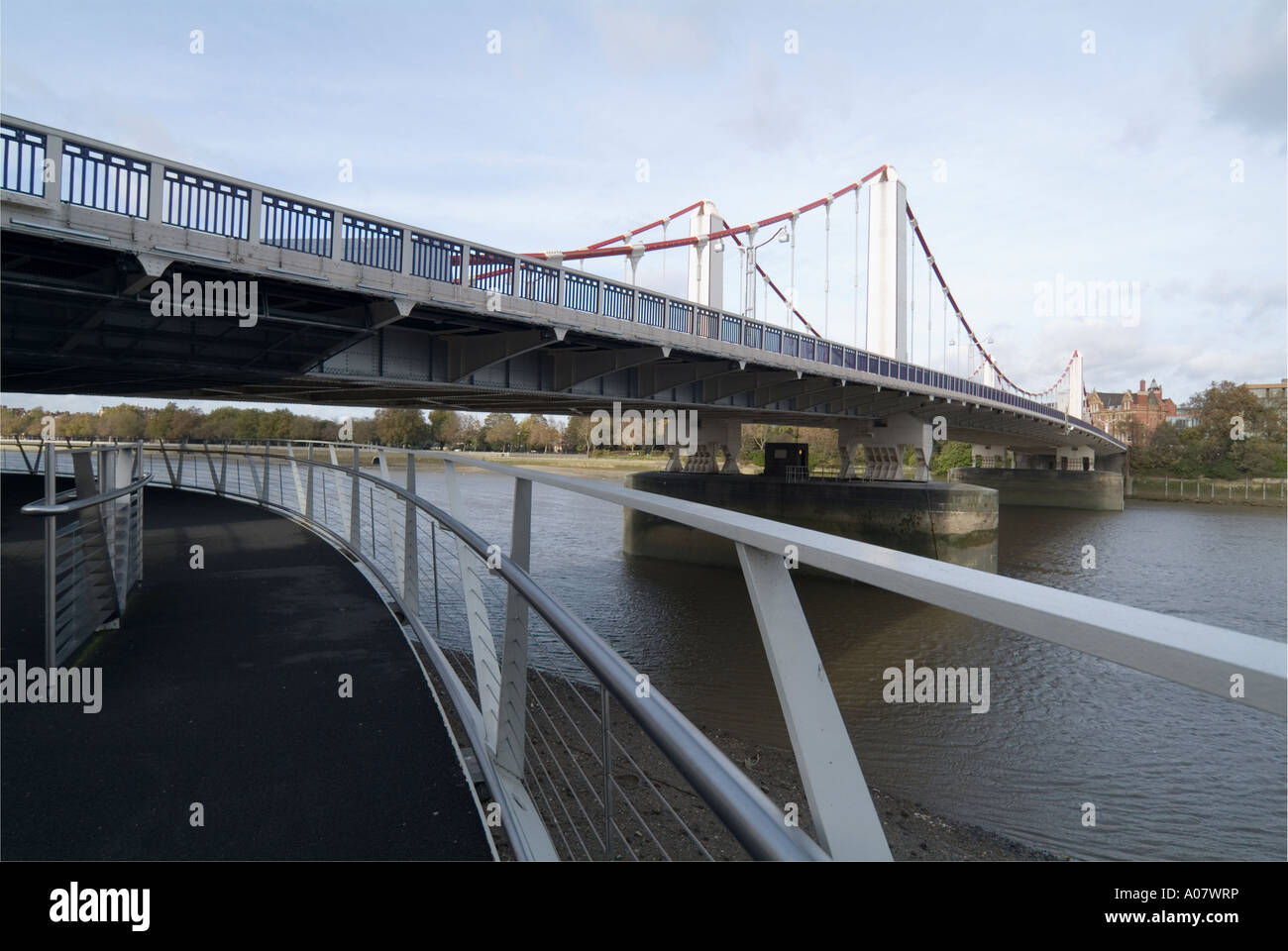 Chelsea bridge london united kingdom hi-res stock photography and ...