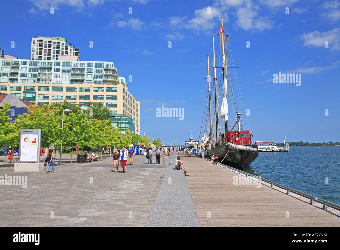 Queens boat hi-res stock photography and images - Alamy