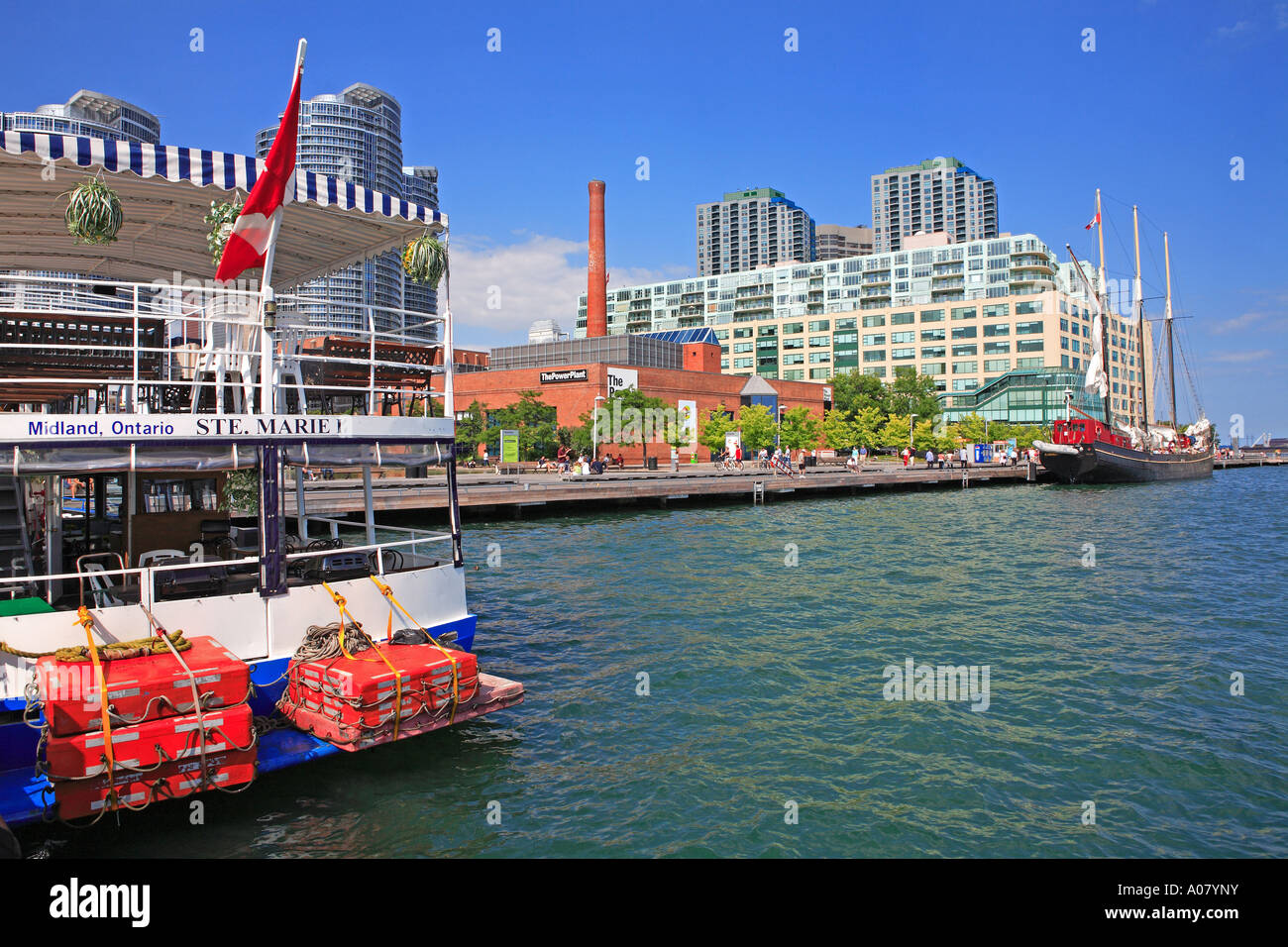 Queens quays hi-res stock photography and images - Alamy
