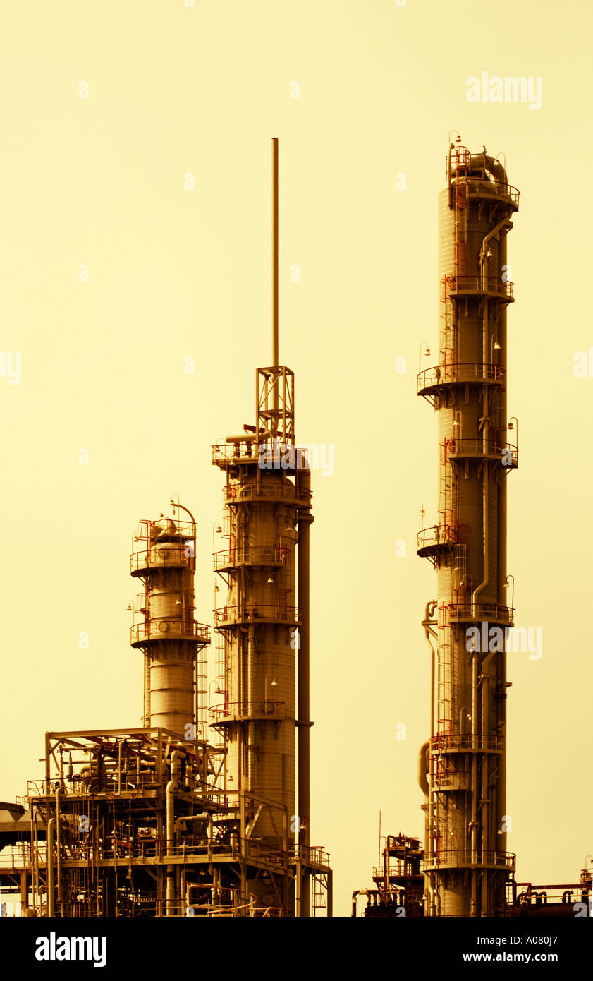 Fractionating tower hi-res stock photography and images - Alamy