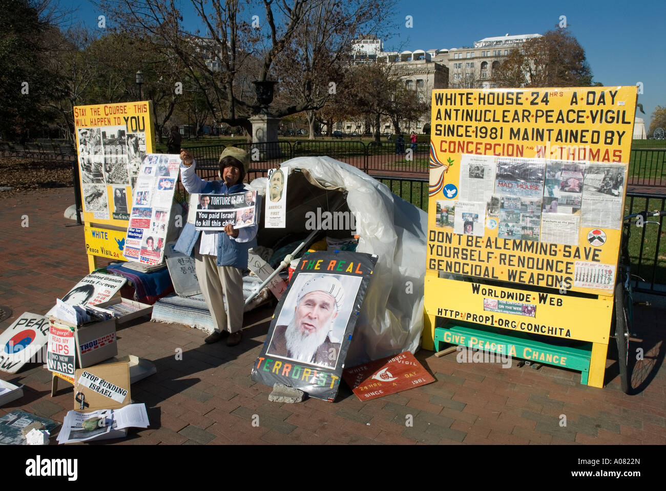 Concepcion W Thomas peace vigil outside the White House since 1981 ...