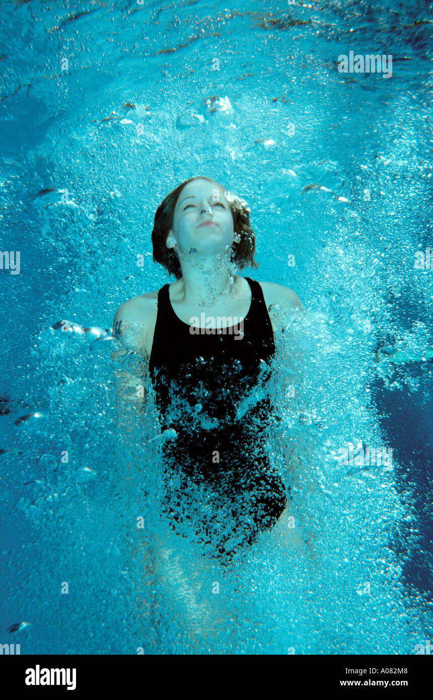 Woman diving in swimmingpool hi-res stock photography and images - Alamy