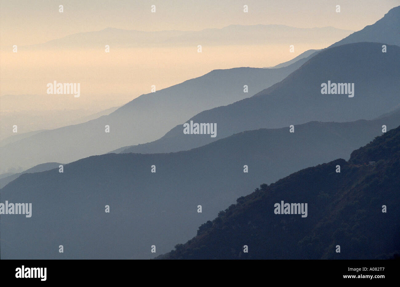 Mountains in haze Lake Elsinore Local Caption Berge im Dunst Lake ...