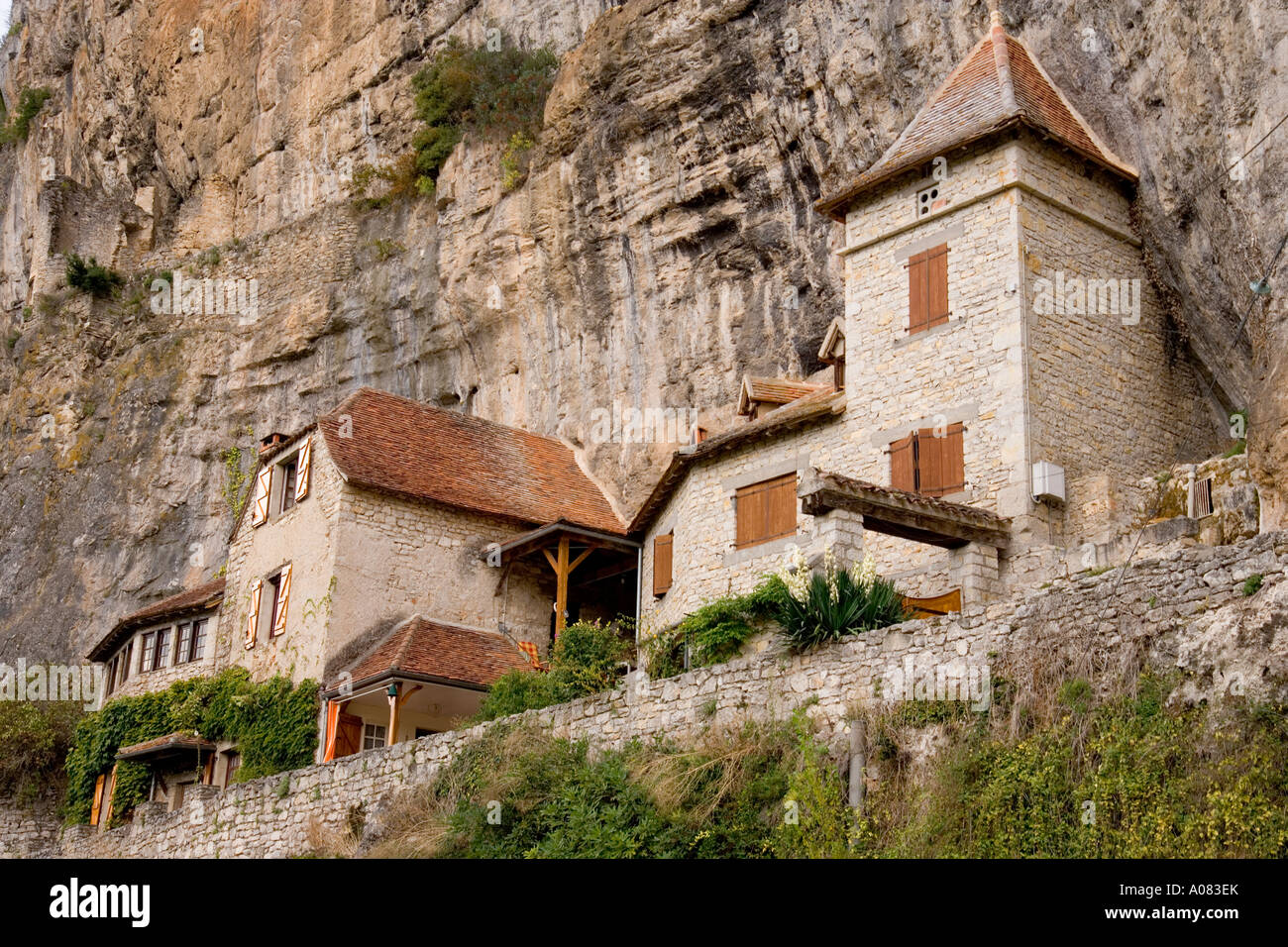 Curious village houses built against the cliffs, Cabrerets, 46, Lot ...