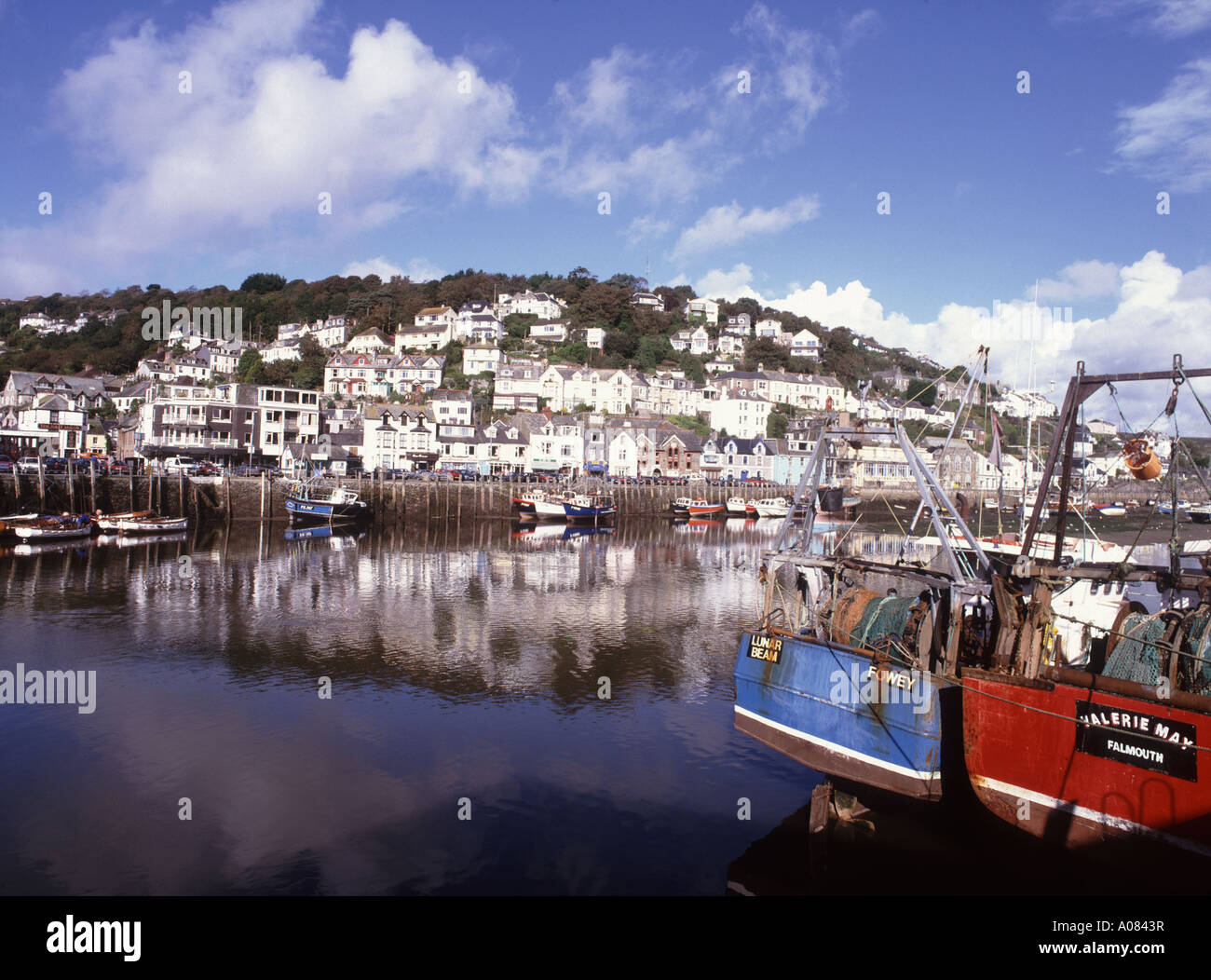 The harbour in the fishing port of Looe with its boats and houses Stock ...