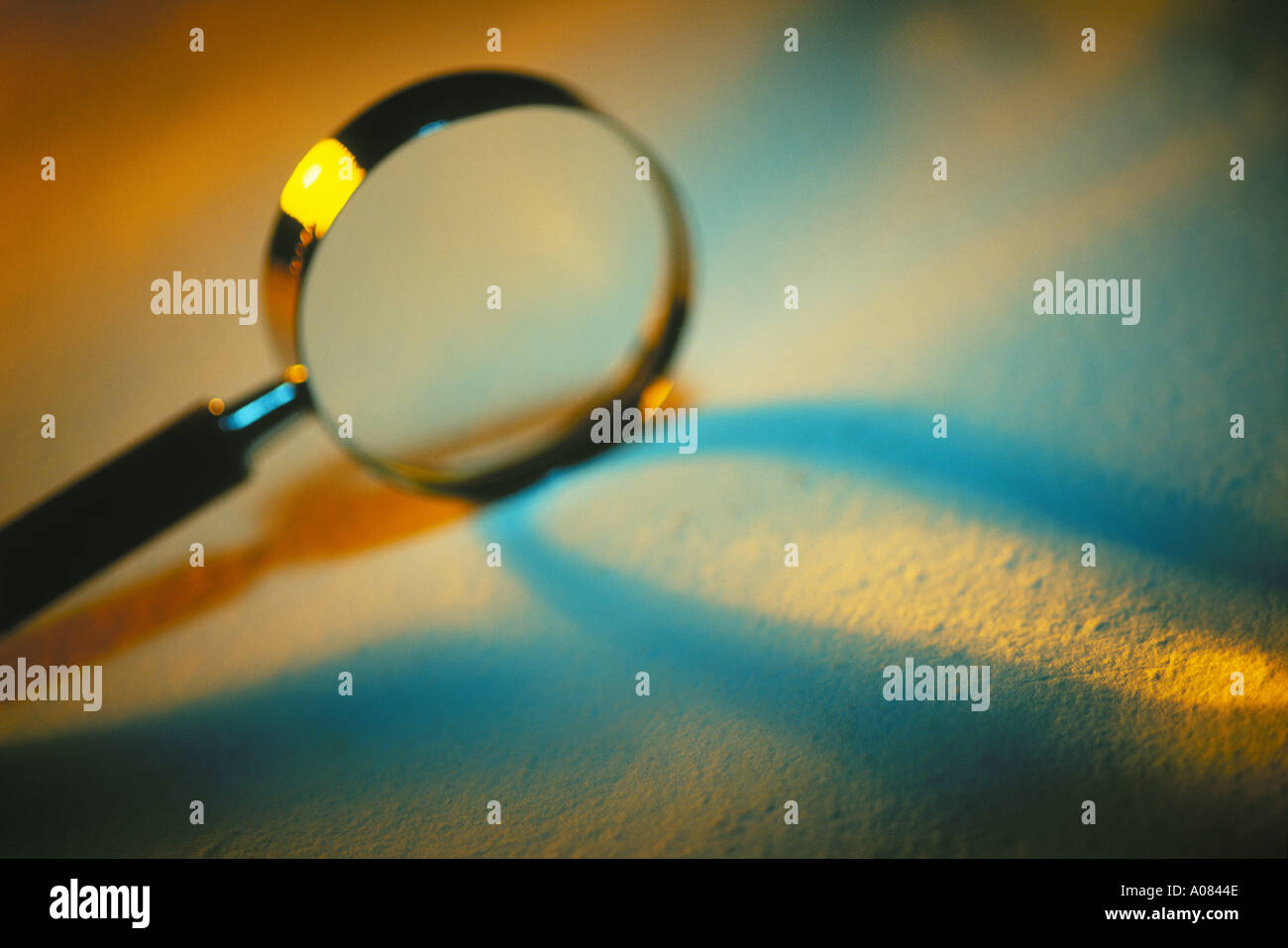Detectives magnifying glass hi-res stock photography and images - Alamy