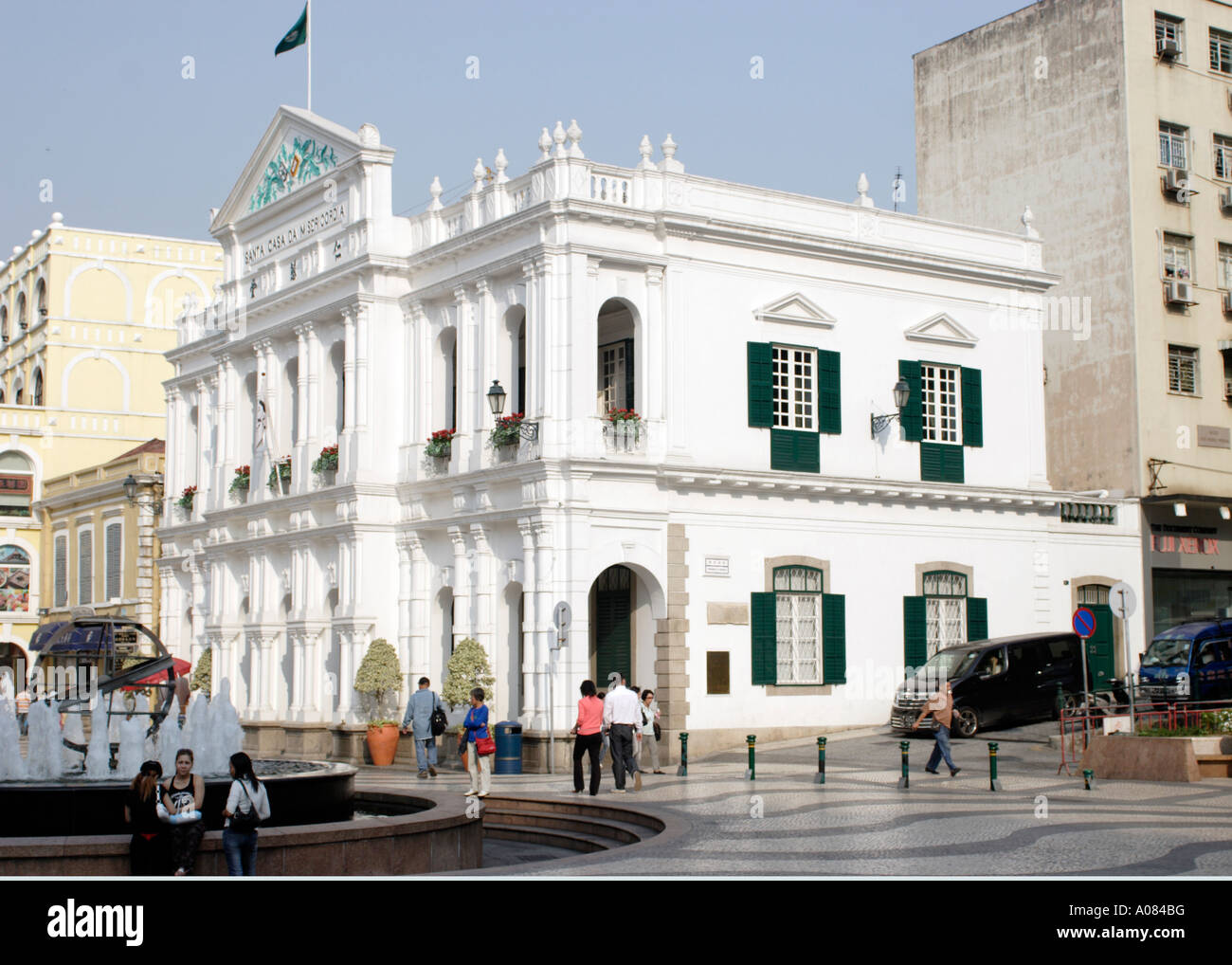 Tourists and locals in Macau town center Stock Photo - Alamy