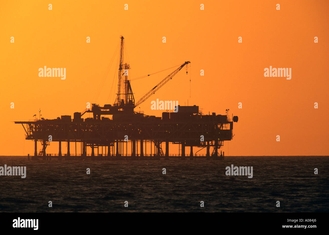 oil drill rig on ocean Stock Photo - Alamy