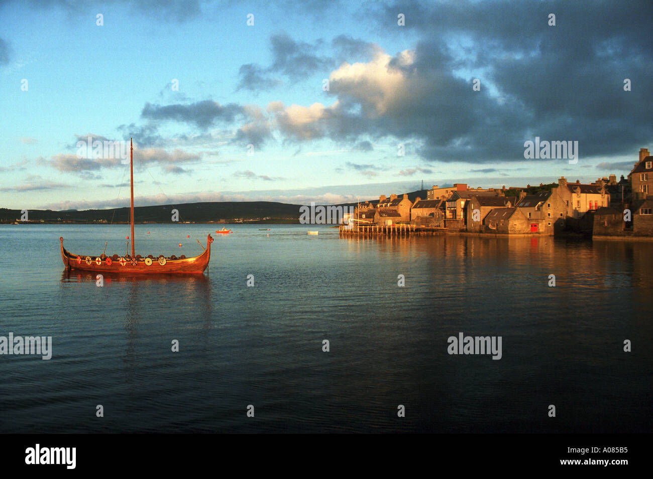 Norse longboat hi-res stock photography and images - Alamy