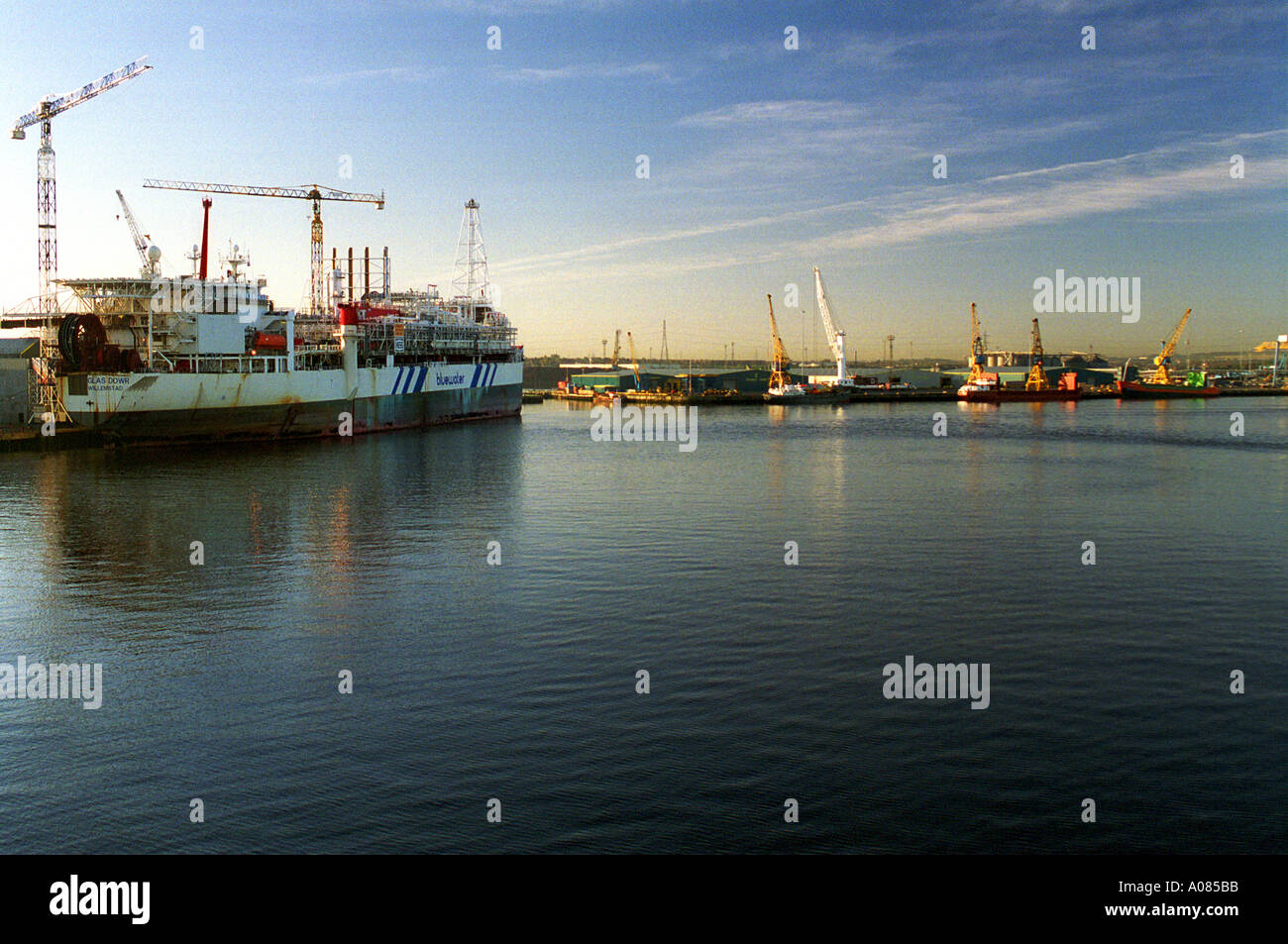 Newcastle dockyard hi-res stock photography and images - Alamy