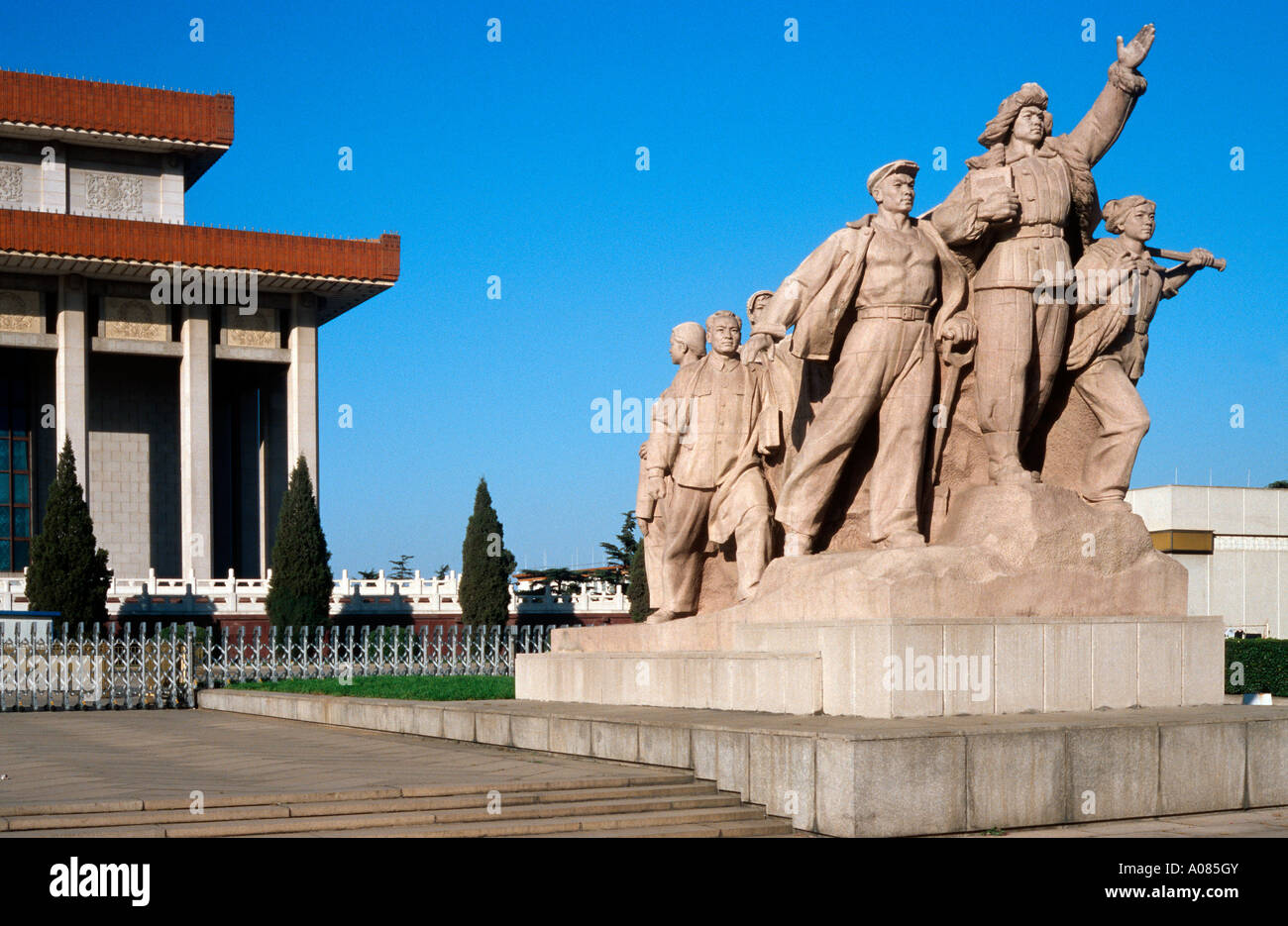 Peking tiananmen square mao mausoleum hi-res stock photography and ...